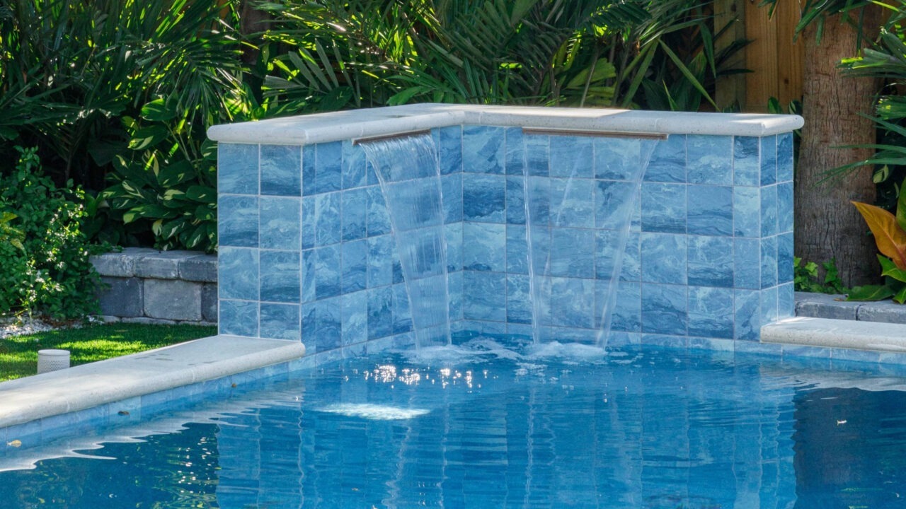 Turf Backyard | Turf and Tan by Amelia Outdoors