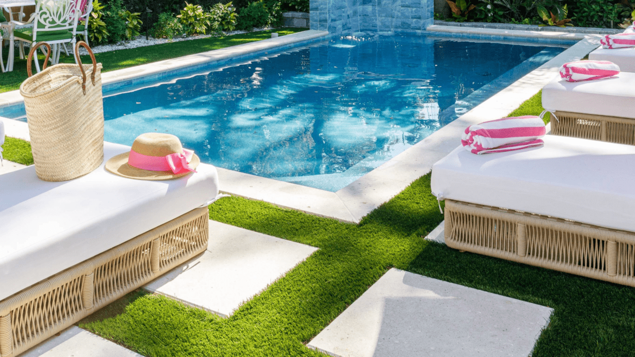 Turf Backyard | Turf and Tan by Amelia Outdoors